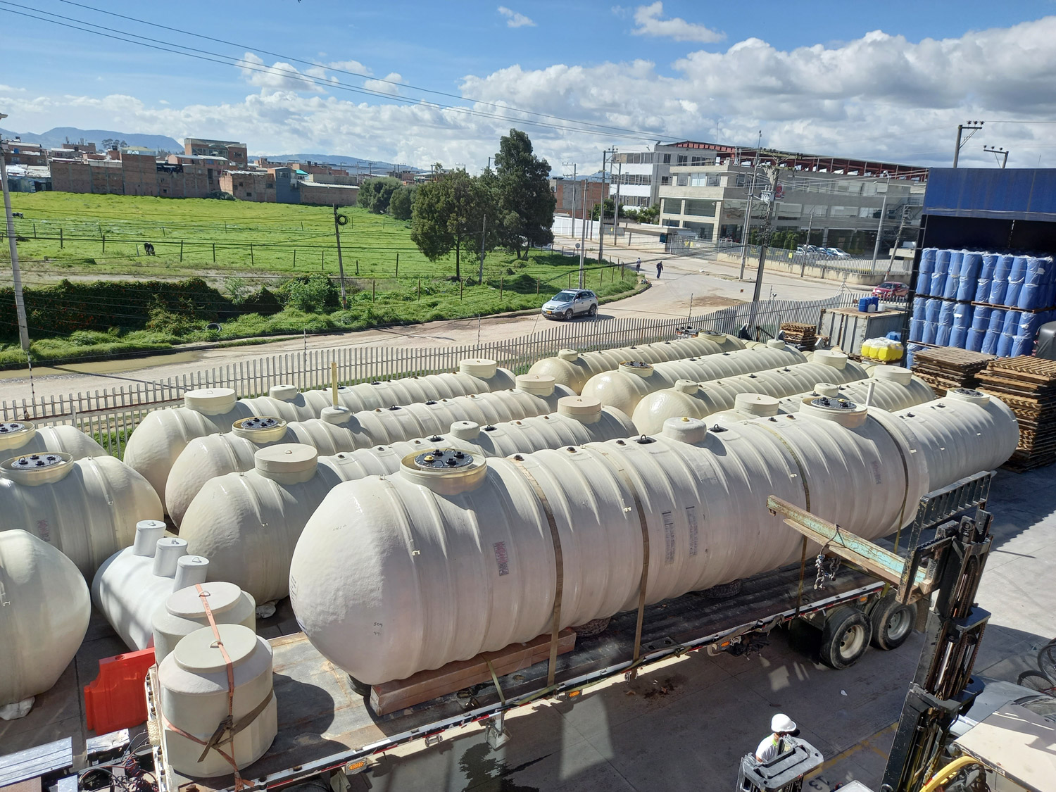Tanques de Poliéster Reforzados de Fibra de Vidrio Fluid Containment